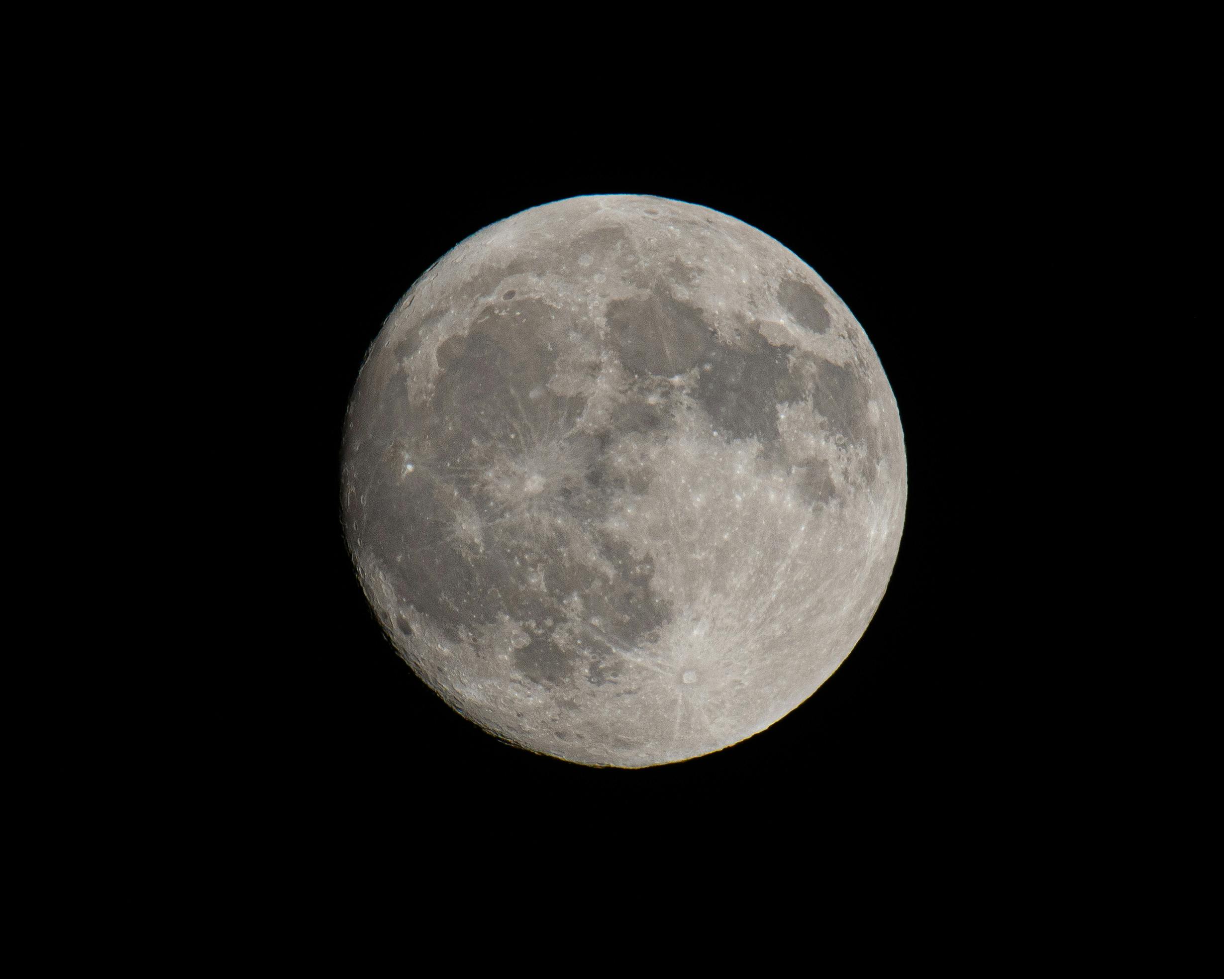 What Time to See the Beaver Moon in Colorado Tonight