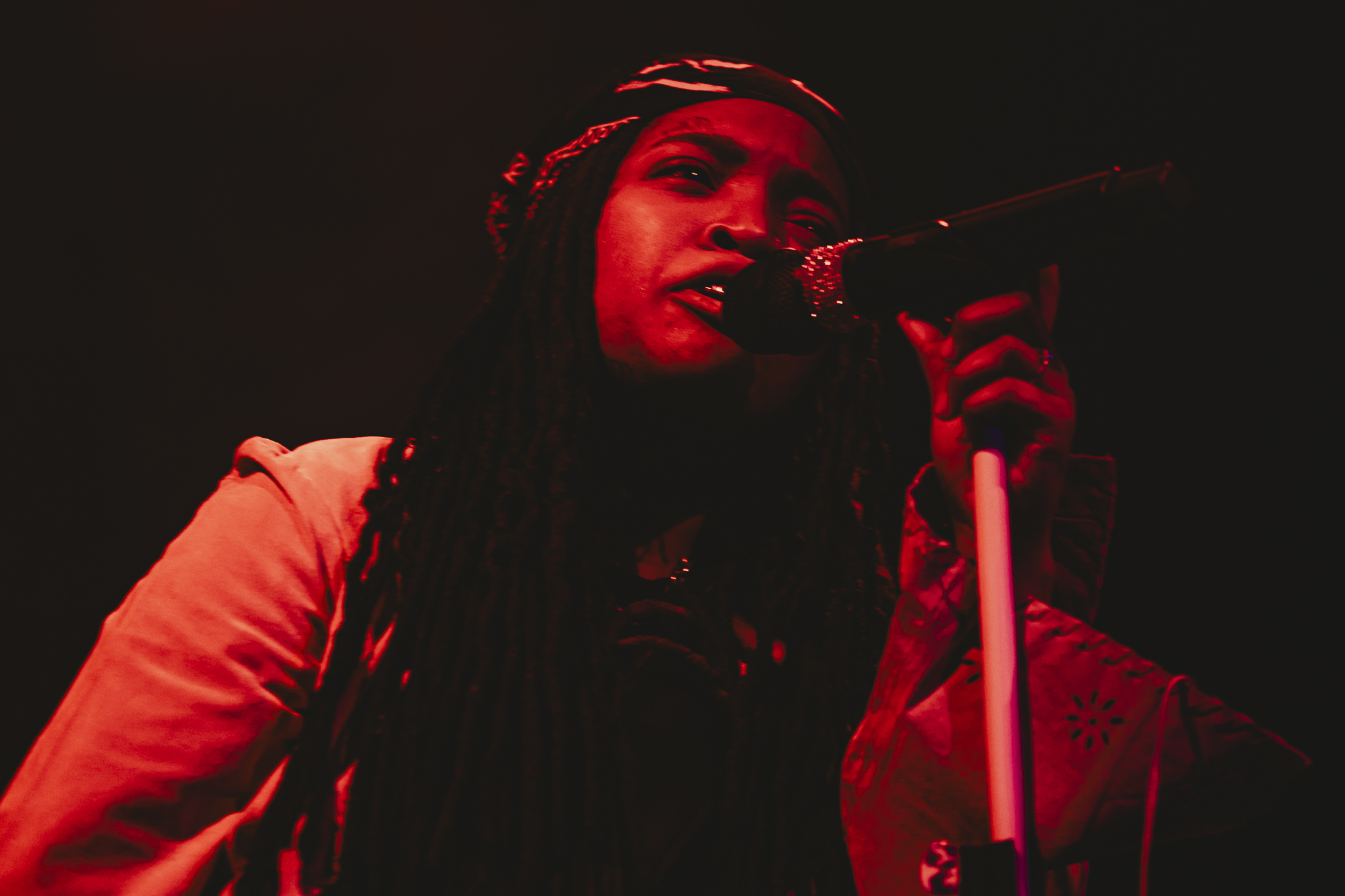 Leon Thomas Denver Concert Wins Over Audiences: Photos