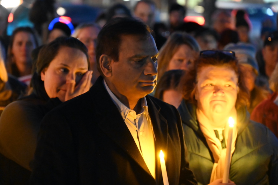 Aurora Alex Pretti Vigil Brings Nurses, Veterans, Families Together